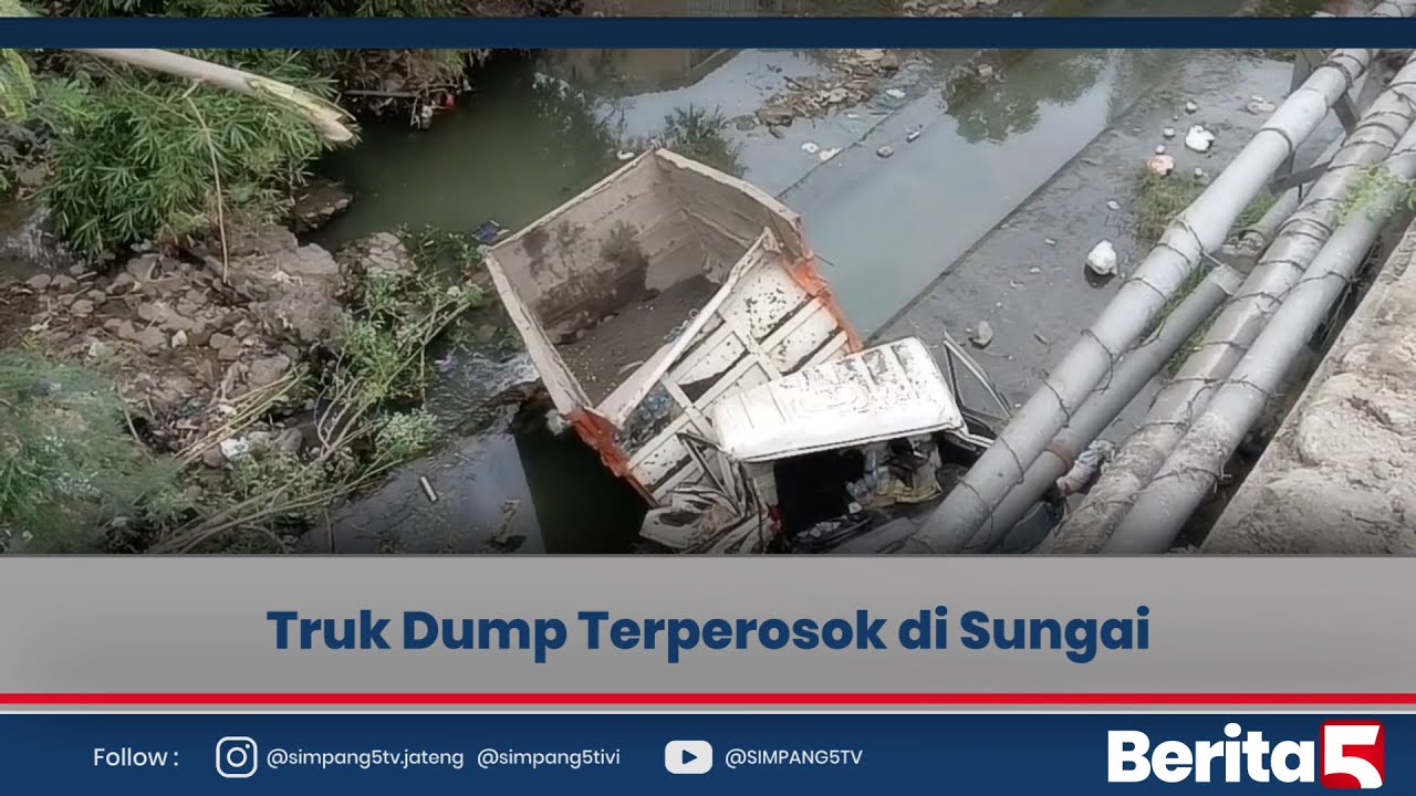 Truk Dump Terperosok di Sungai - YouTube