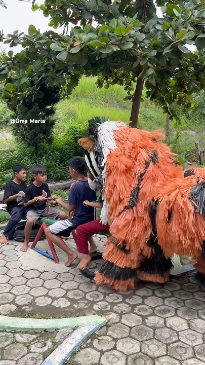 Bocil ini lagi main jungkat jungkit di makan can macanan - YouTube