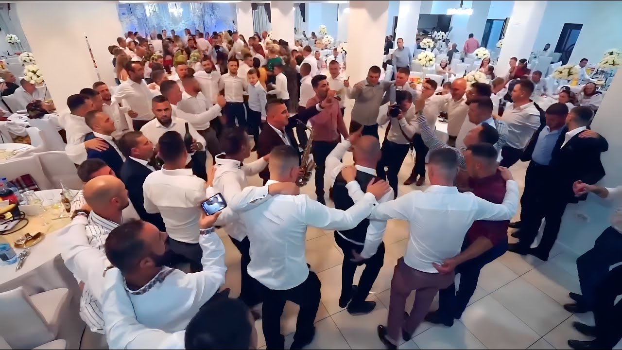 Deti Iuga - Hori morosenesti, (live Nunta Salistea de Sus) - YouTube