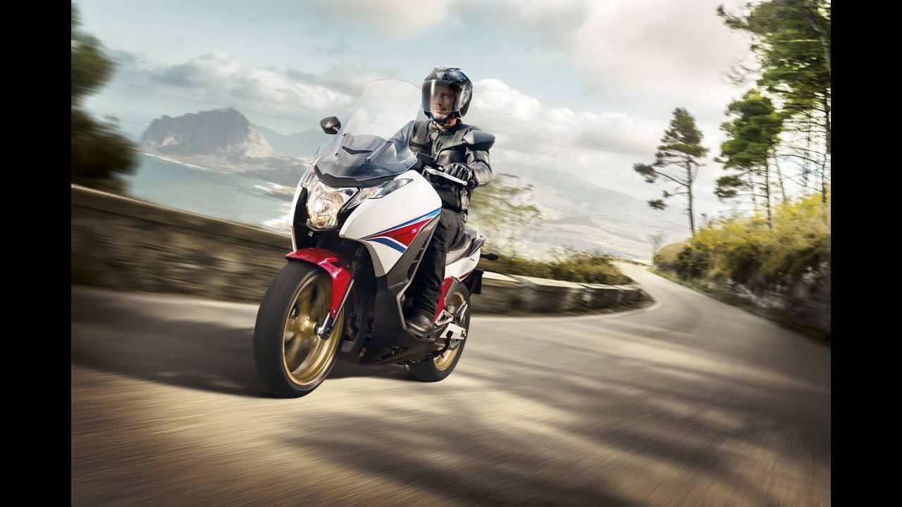 Honda Integra 750 - YouTube