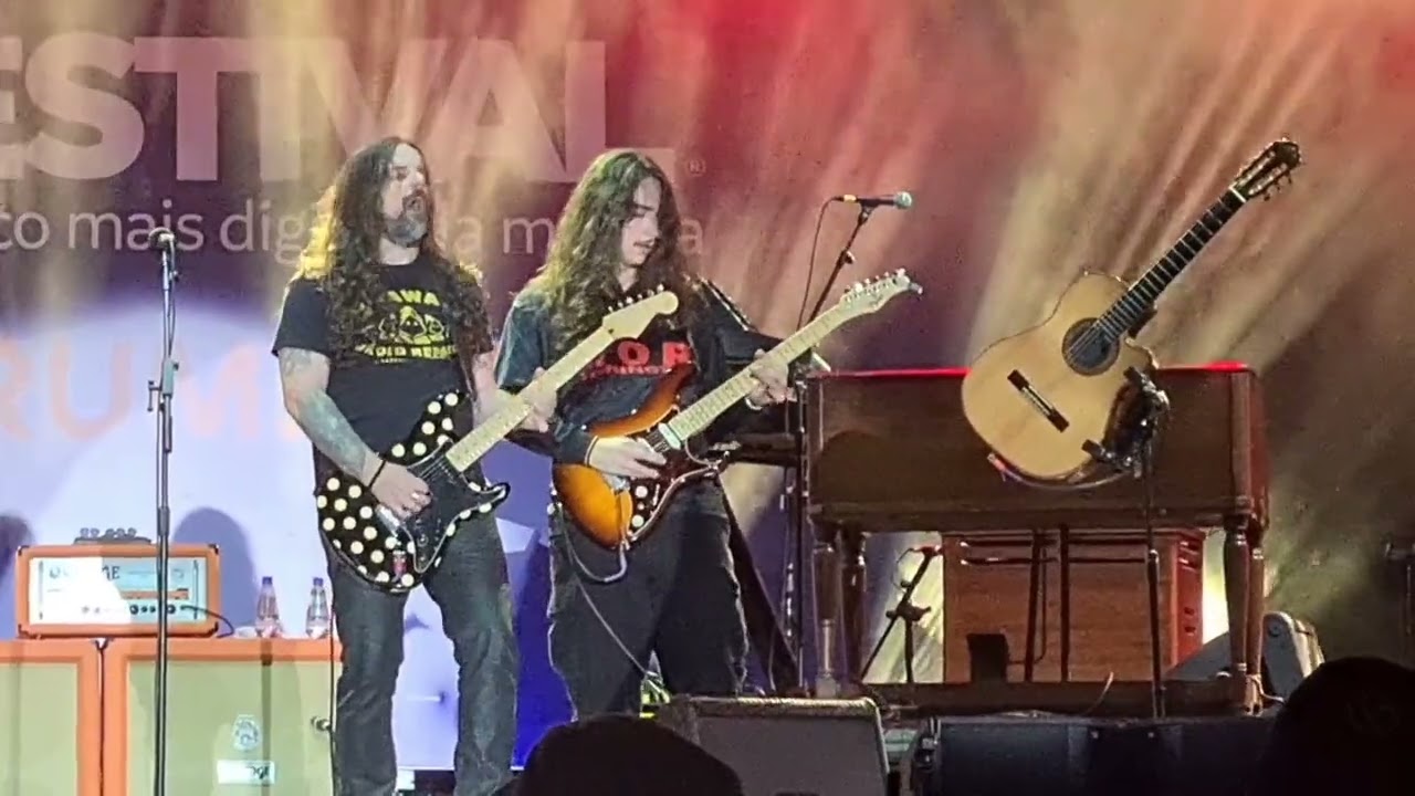 Kisser Clan (Andreas Kisser e Yohan Kisser) no efestival instrumental no Ibirapuera em SP - 07 ...