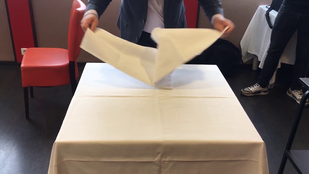 Nappage d’une table au restaurant. - YouTube