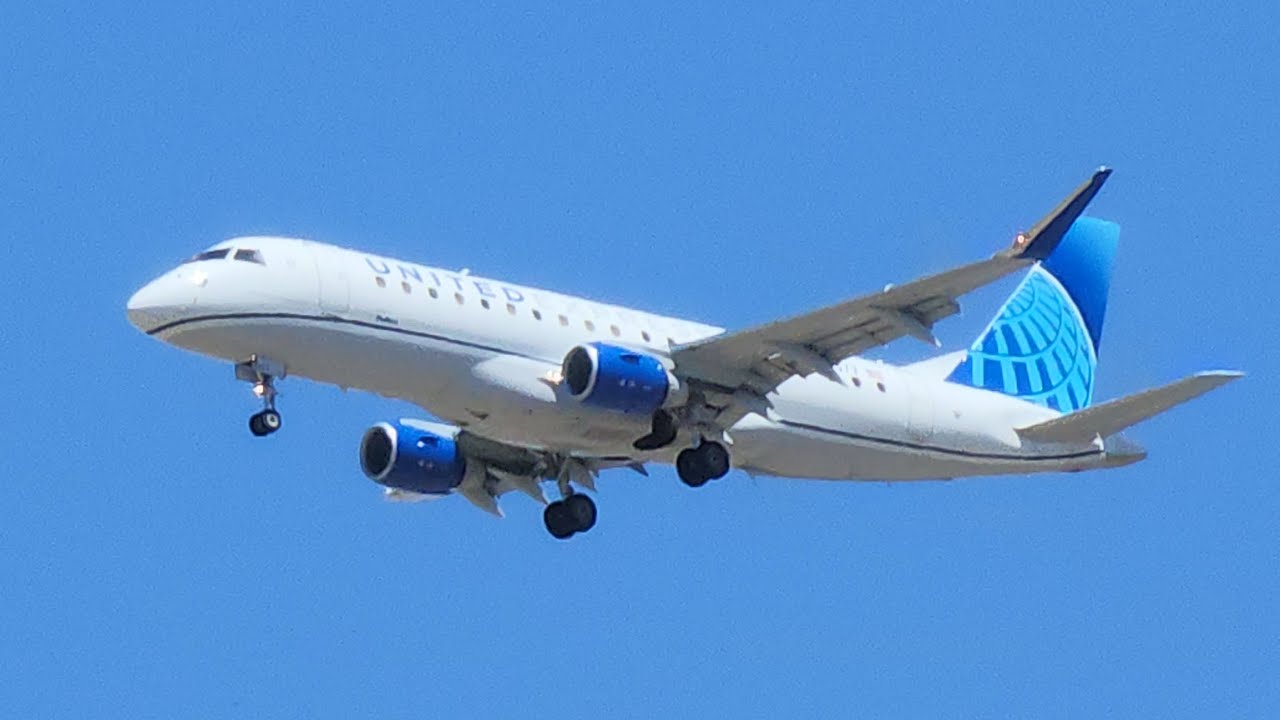 Embraer E175 landing at Meadows Field - YouTube