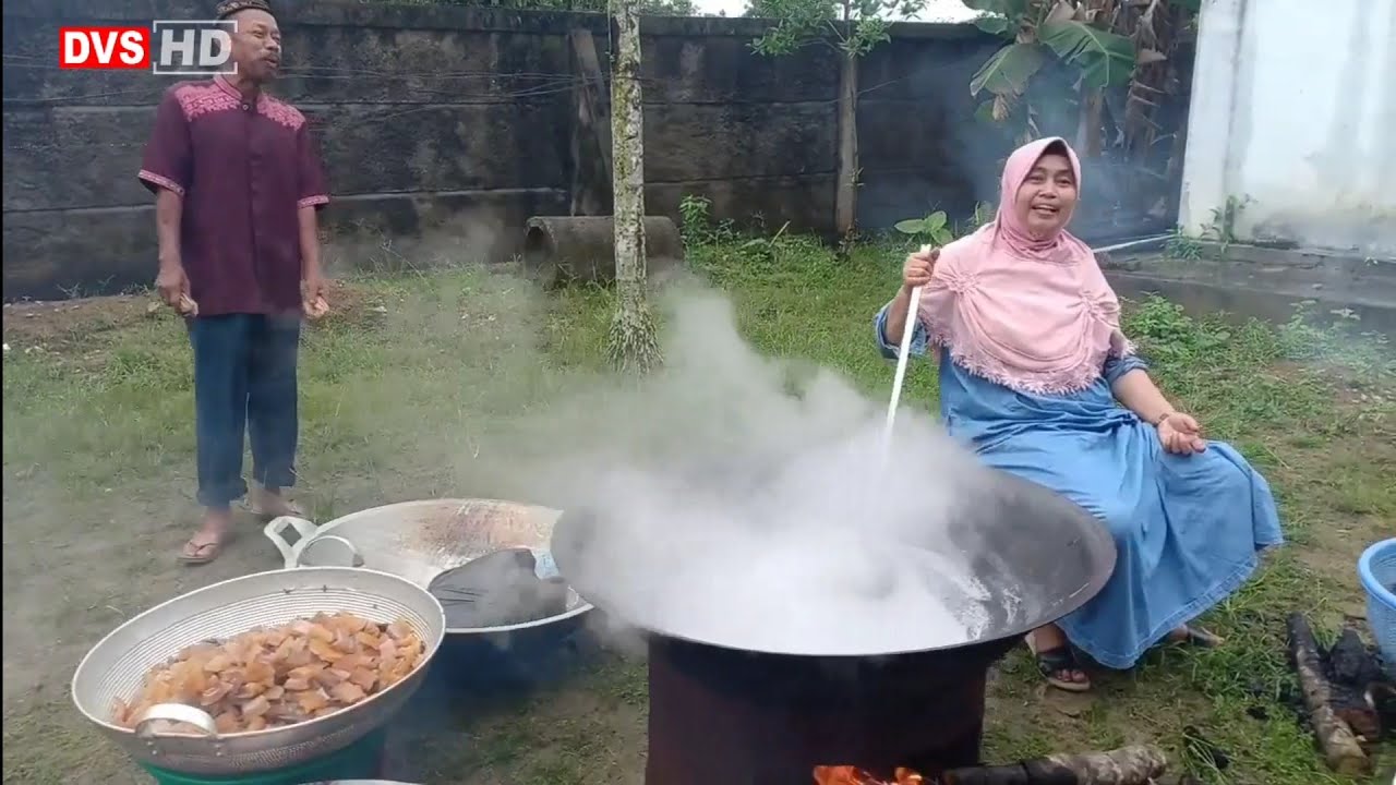 Suasana Dapur Saat Rewang Tempat Orang Jambi Wedding Dhika & Devi ...