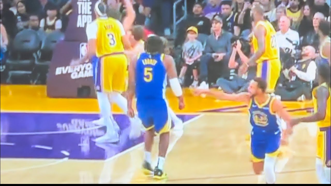 Steph Curry turns his back when he shoots and points at the bench as it ...