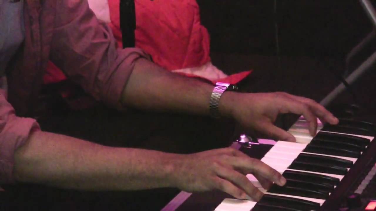 Toro Y Moi "Talamak"/Interview (Live @ Viva Radio) - YouTube