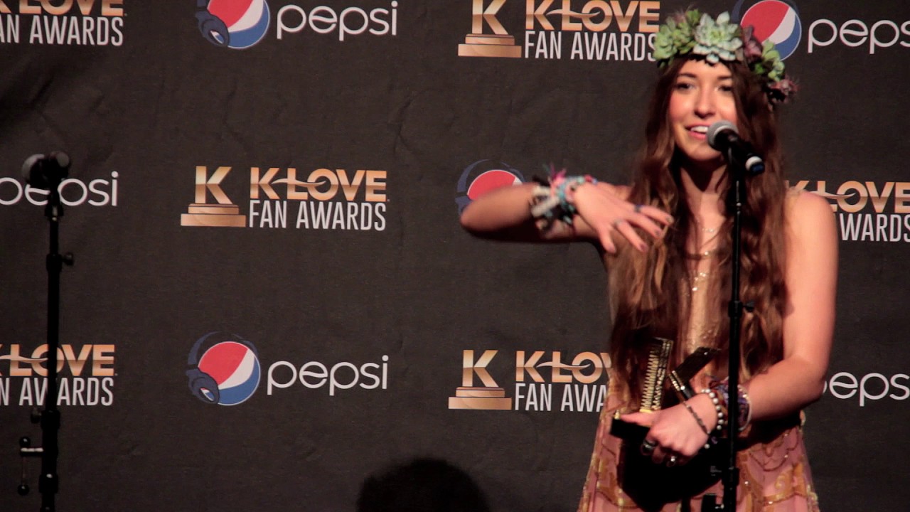 Lauren Daigle talks family and friend support of her success! - YouTube