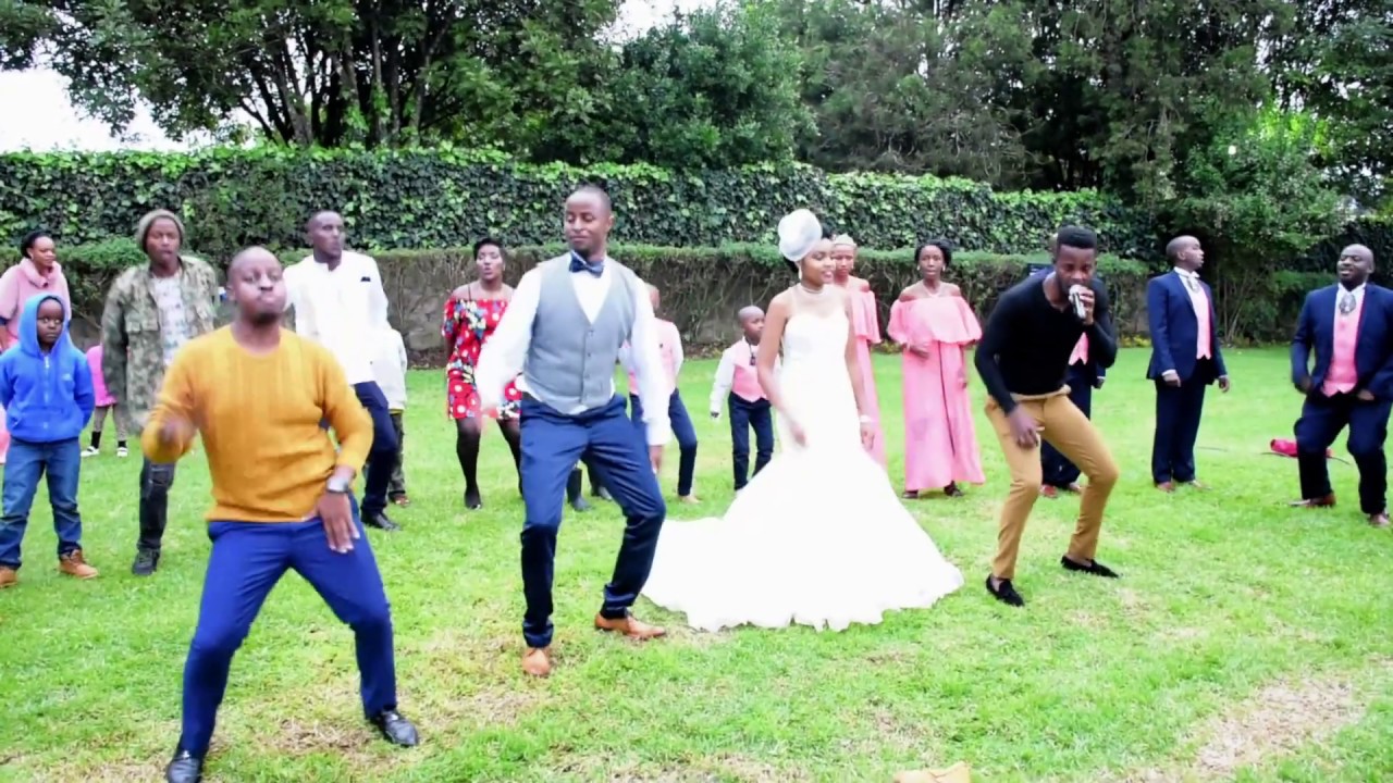 KENYA WEDDING DANCE - MACARENA DANCE (TWO COMICAL) - YouTube