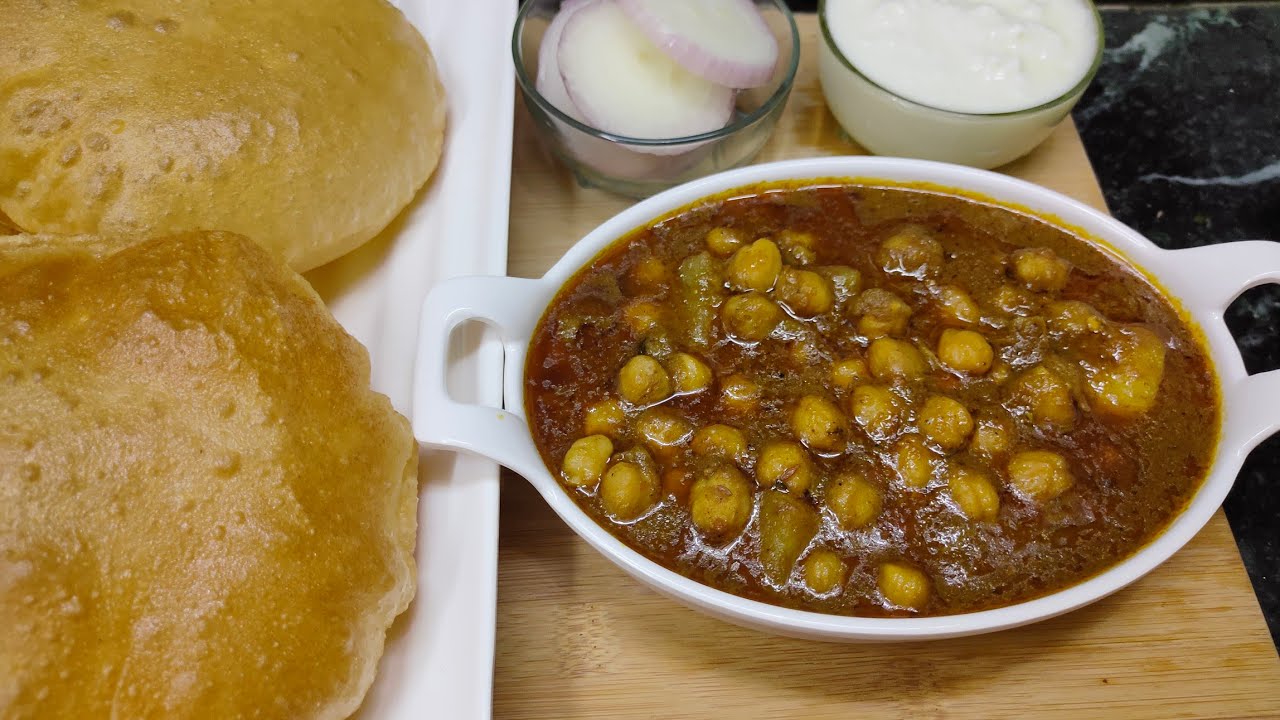 Aloo Chole Ki Sabzi | Aloo Chole Poori | Halwai Style Chole Poori ...