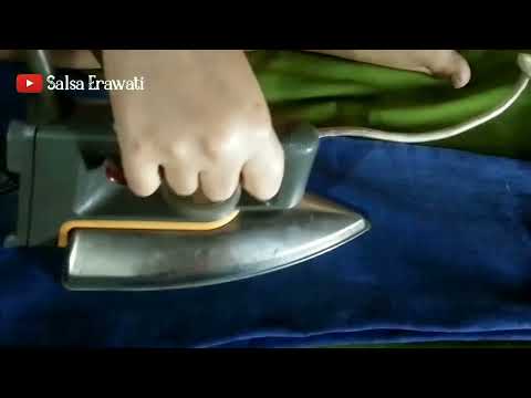 Aktifitas mamah muda lagi nyetrika celana