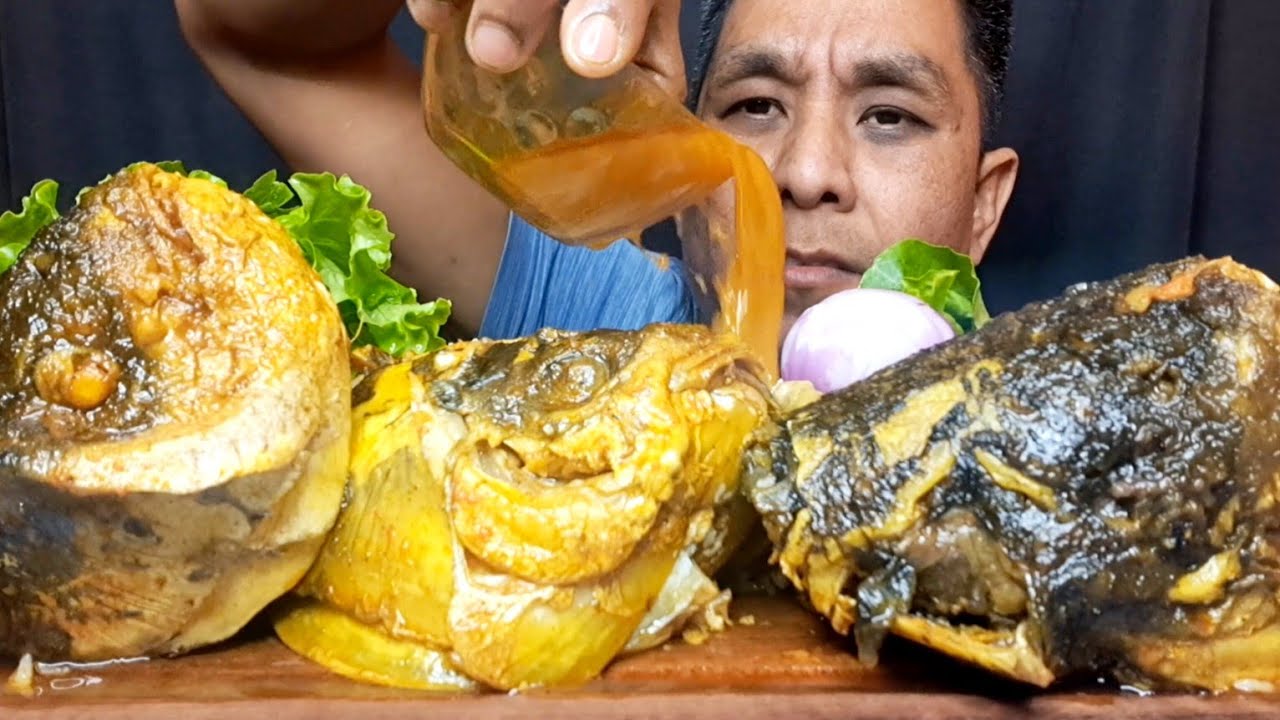 EATING FISH HEAD CURRY WITH RICE 🐟🍚 MUKBANG 😋 - YouTube