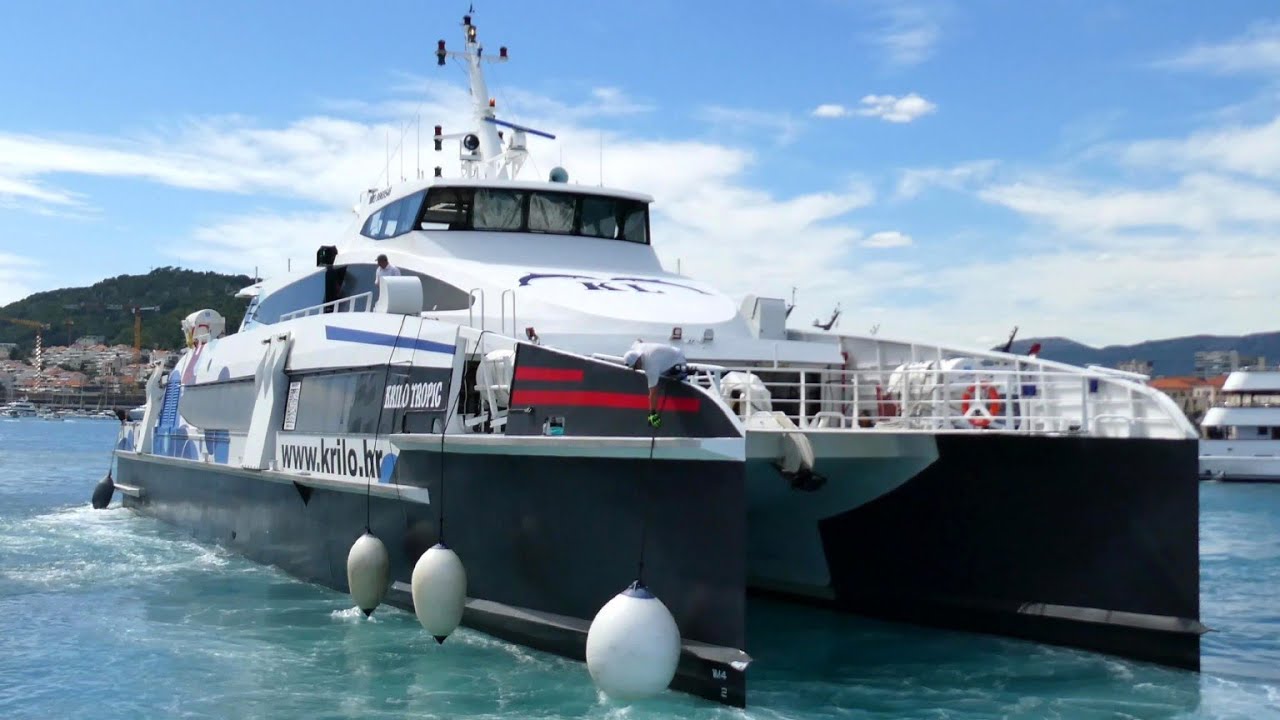 Ferry Catamaran "KRILO TROPIC" leaving Split on route to Dubrovnik ...
