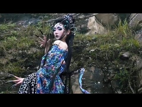 Douyin outdoor makeup transition compilation. - YouTube