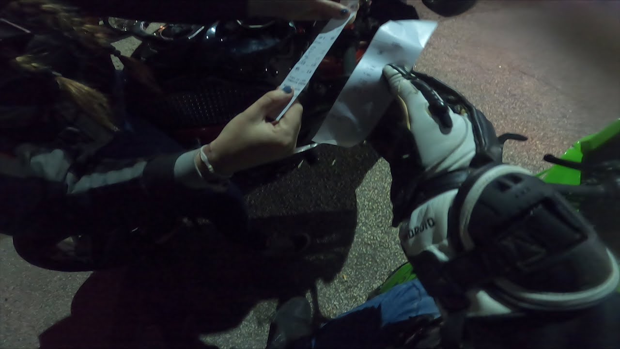 OIL ON TRACK!!! 18 ZX10R vs 07 GSXR750 - YouTube