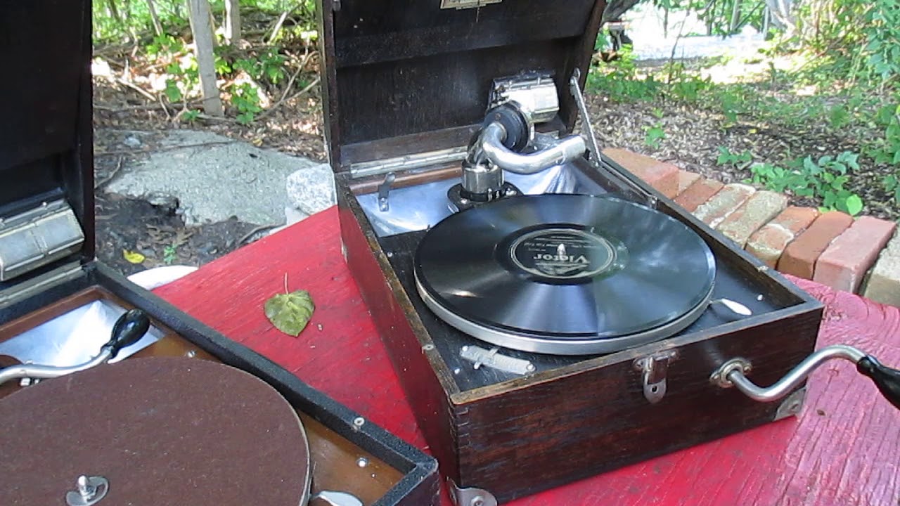 Oak veneer French market HMV-100 portable Gramophone - YouTube