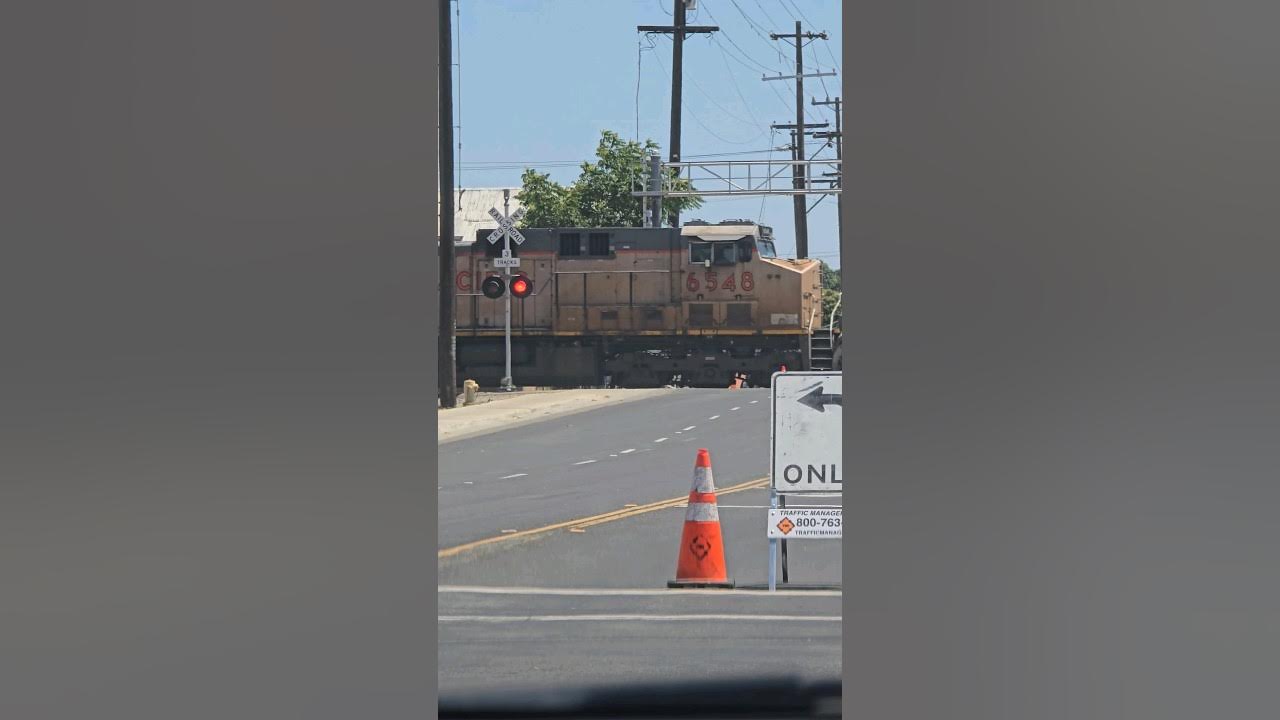 UP 6548 Z-Train Southbound At E Hazelton Ave Crossing Stockton CA - YouTube