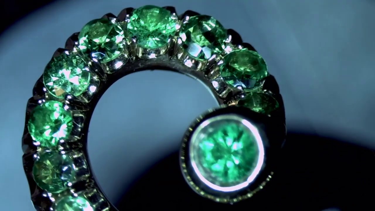 18k Yellow Emerald Snake Ring U-shape setting - YouTube