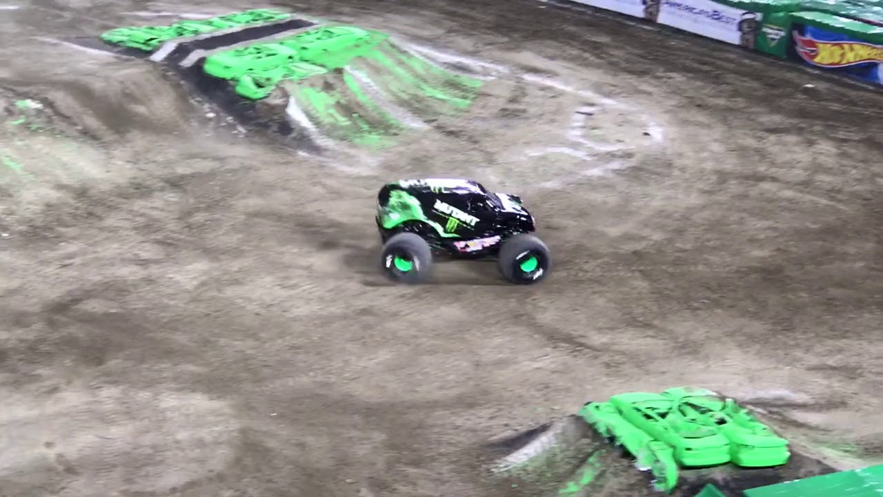 Monster Jam 2018 Mutant Freestyle - YouTube