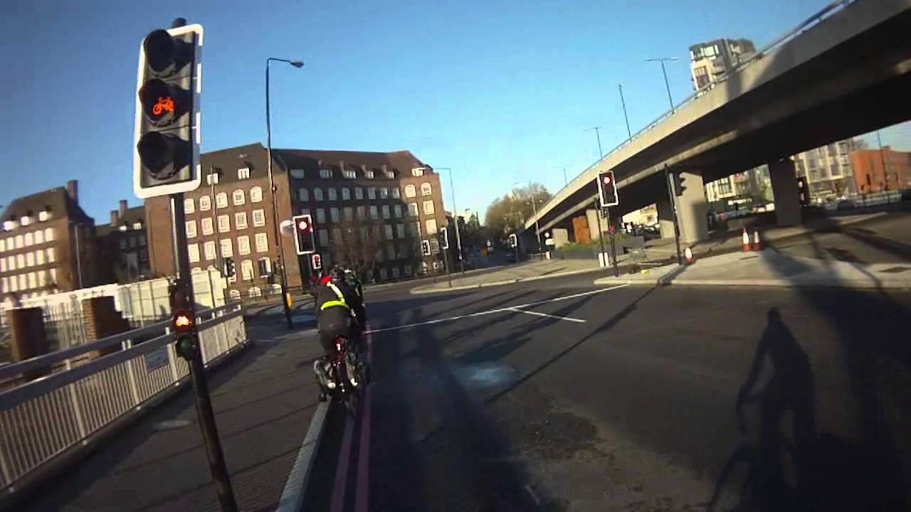 Bow Roundabout 8th April AM - changing lights - YouTube