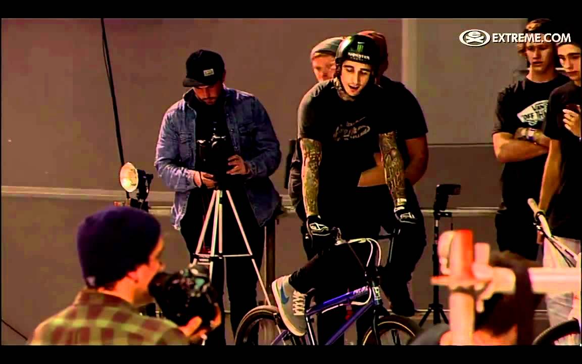 Harry Main 1080 Degree Spin / Simple Session 2012 - YouTube
