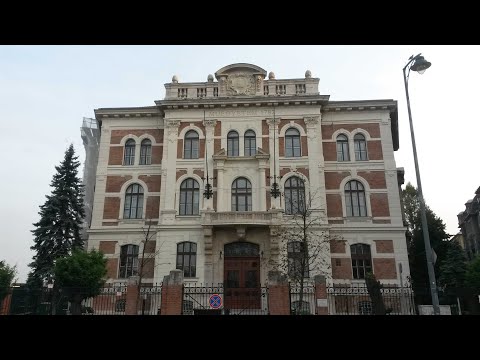 Budapest, Szt.Gellért tér   - The Luzhin Defence (2000)