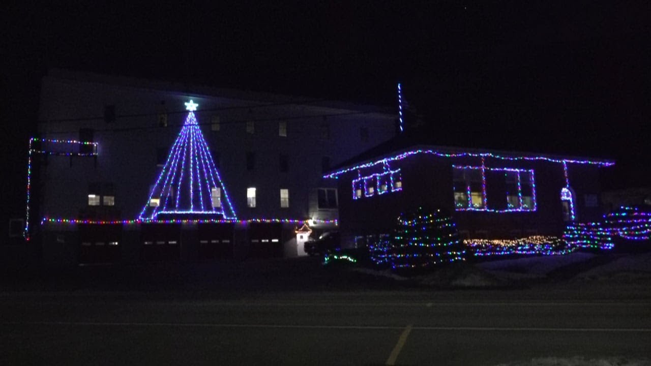 Milo goes all out with lights for Christmas - YouTube
