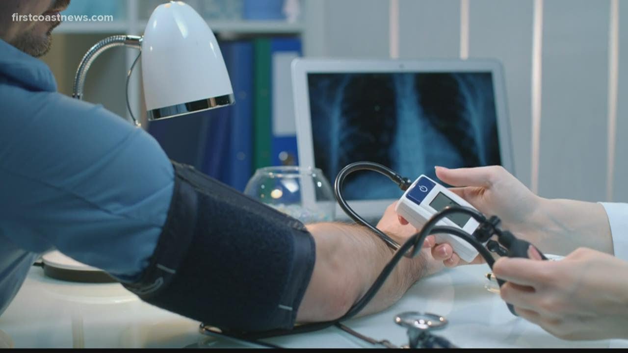 Doctor: Being kind can actually improve your health - YouTube