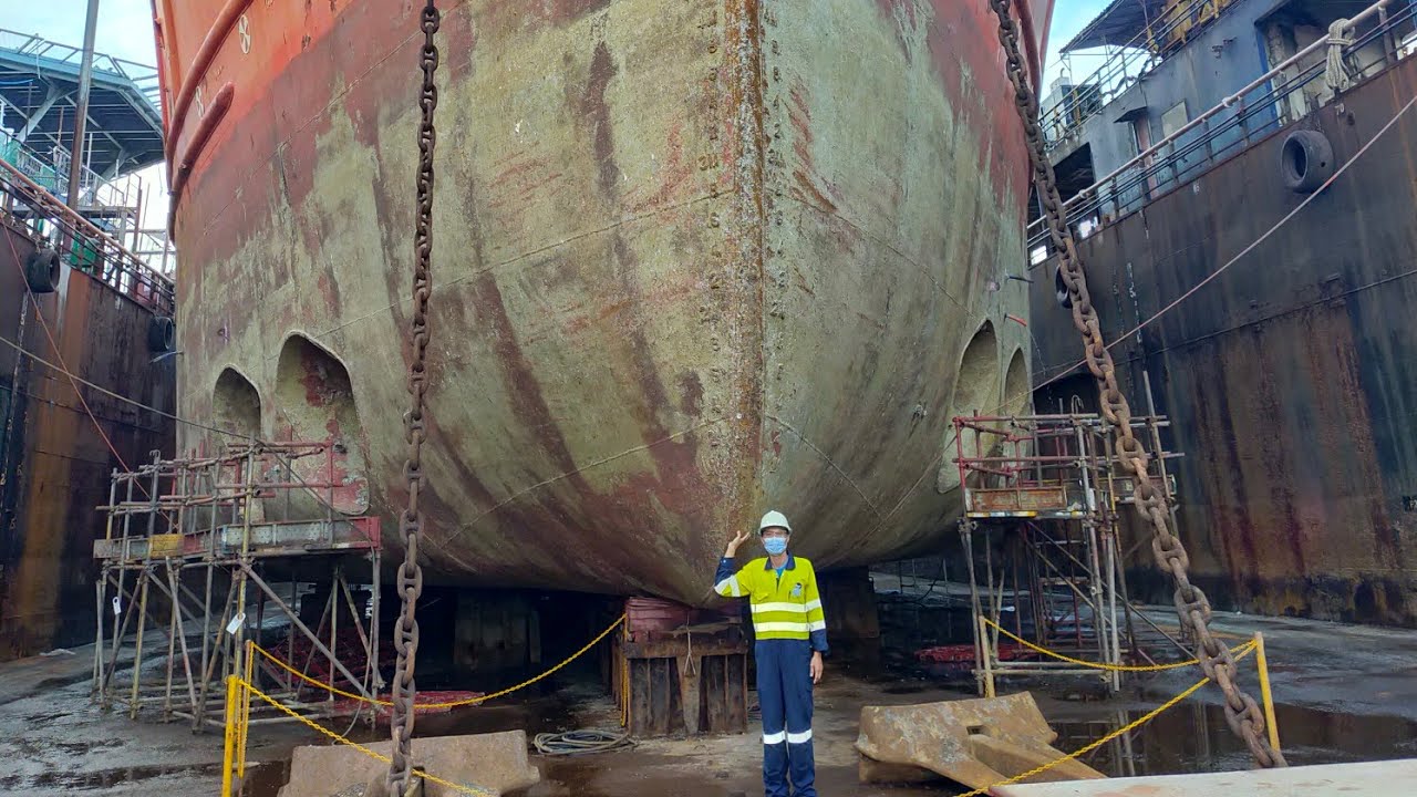 Securing Ship's Chain and Anchor at Floating Dock - YouTube