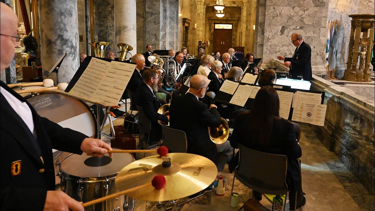 Veterans honored at annual Capitol Rotunda ceremony in Olympia - YouTube