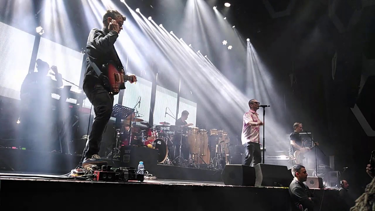 Ponerte en cuatro - Los Amigos Invisibles - YouTube