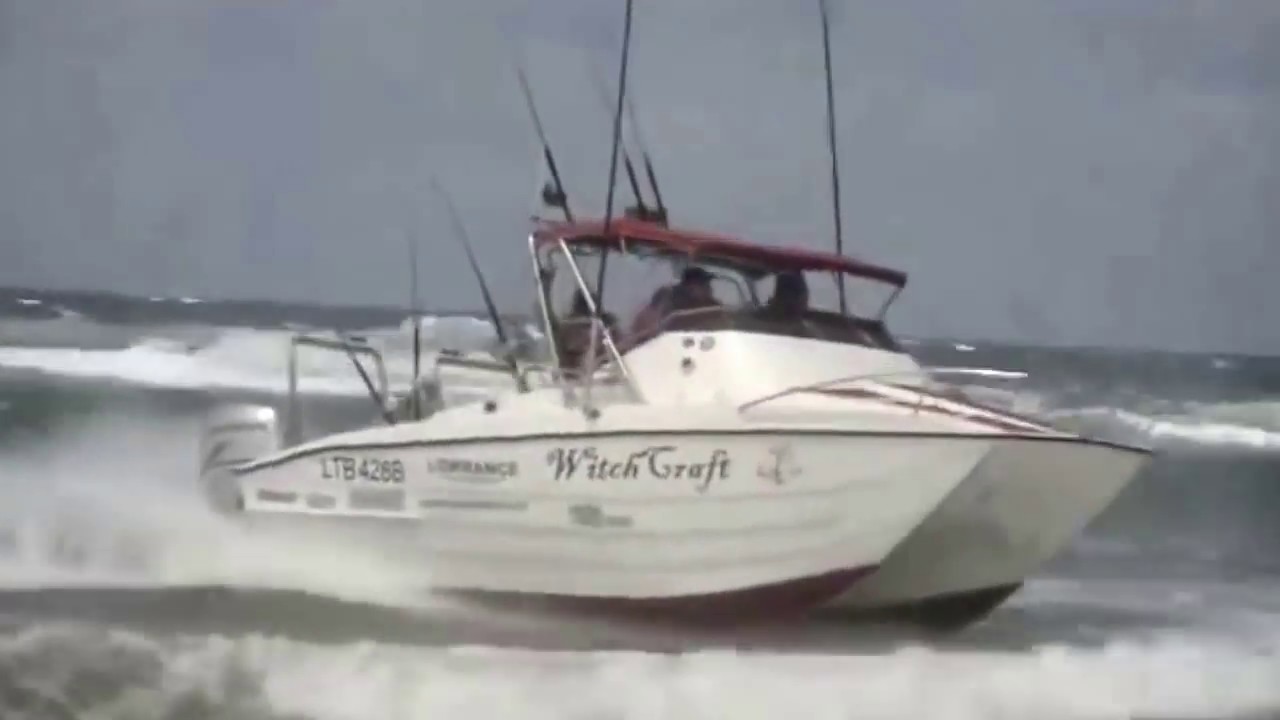 Extreme Boat Beaching Compilation... chunki90 - YouTube