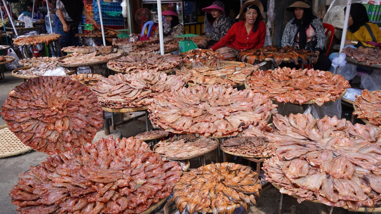 Cambodian Dry Fish Market Scene - Daily Lifestyle & Activities Of Khmer ...