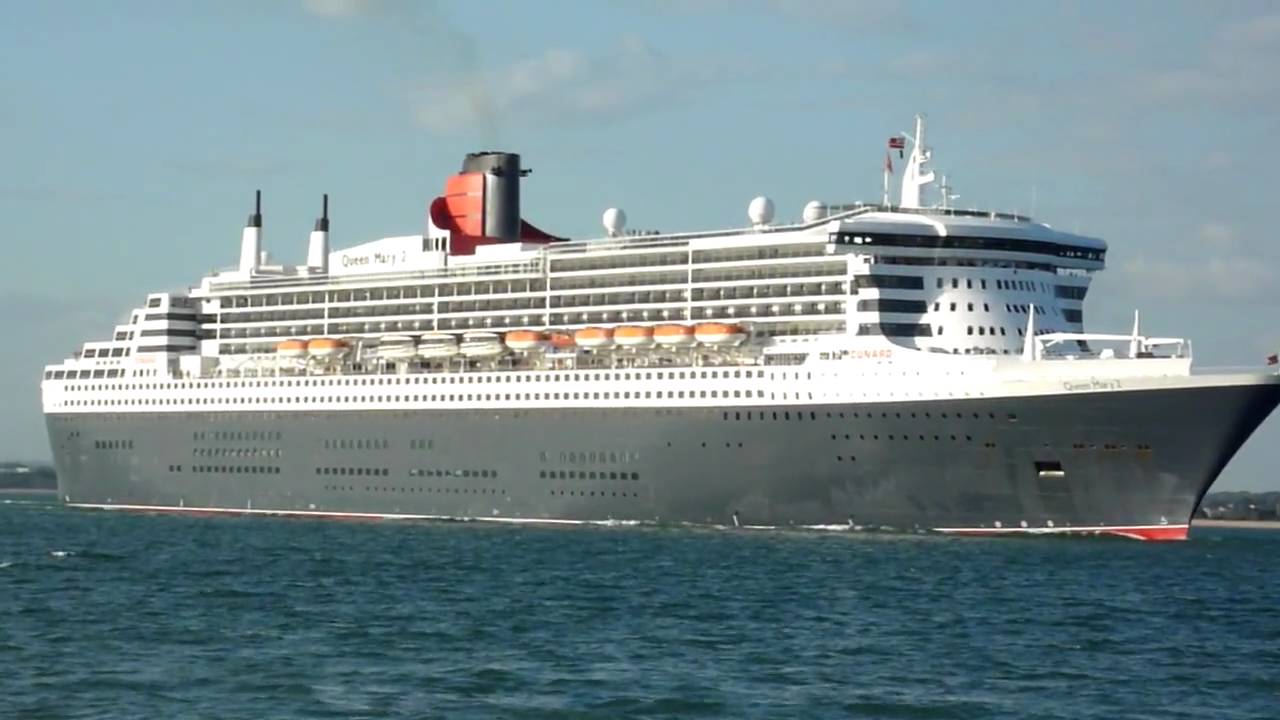 Cunard`s Queen Mary 2 Sounding Fog Horn Leaving Southampton Water 14/09 ...