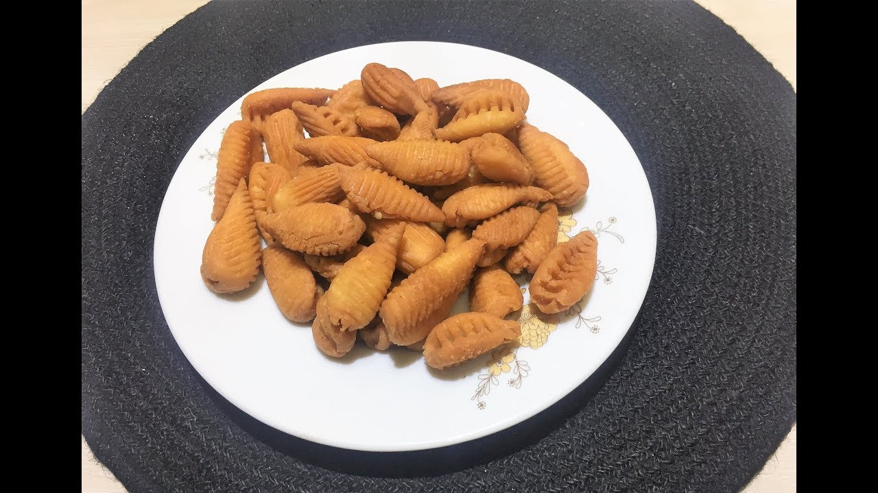 ঝিনুক পিঠা || চিরনি পিঠা || শংখ পিঠা || How to make Jhinuk pitha ...