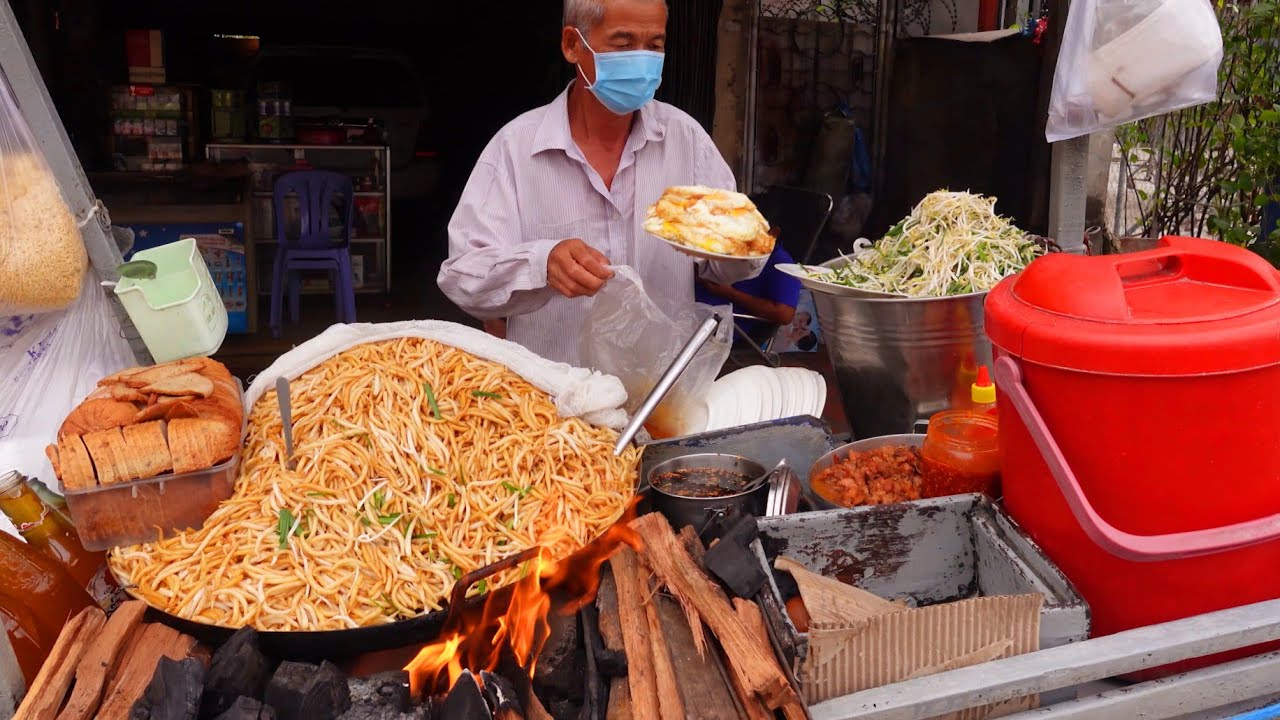 Must TRY ! The BEST Authentic PHNOM PENH Street Food Collection - YouTube
