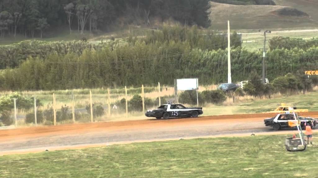 Waiuku Dirt Track 13 Jan 2013 Fender Benders Challnge.MPG - YouTube