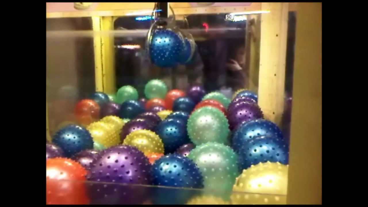 Spiky Ball Claw Machine