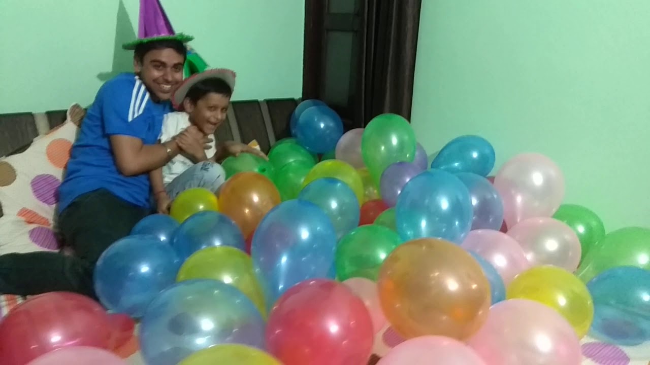 Play with balloons - YouTube