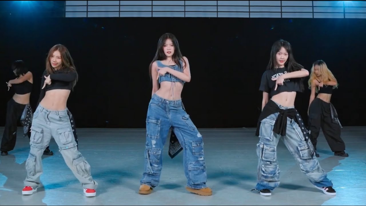 [MIRORED] - PiXXiE - FEAT Dance practice mirored ( zoom ver. ) - YouTube