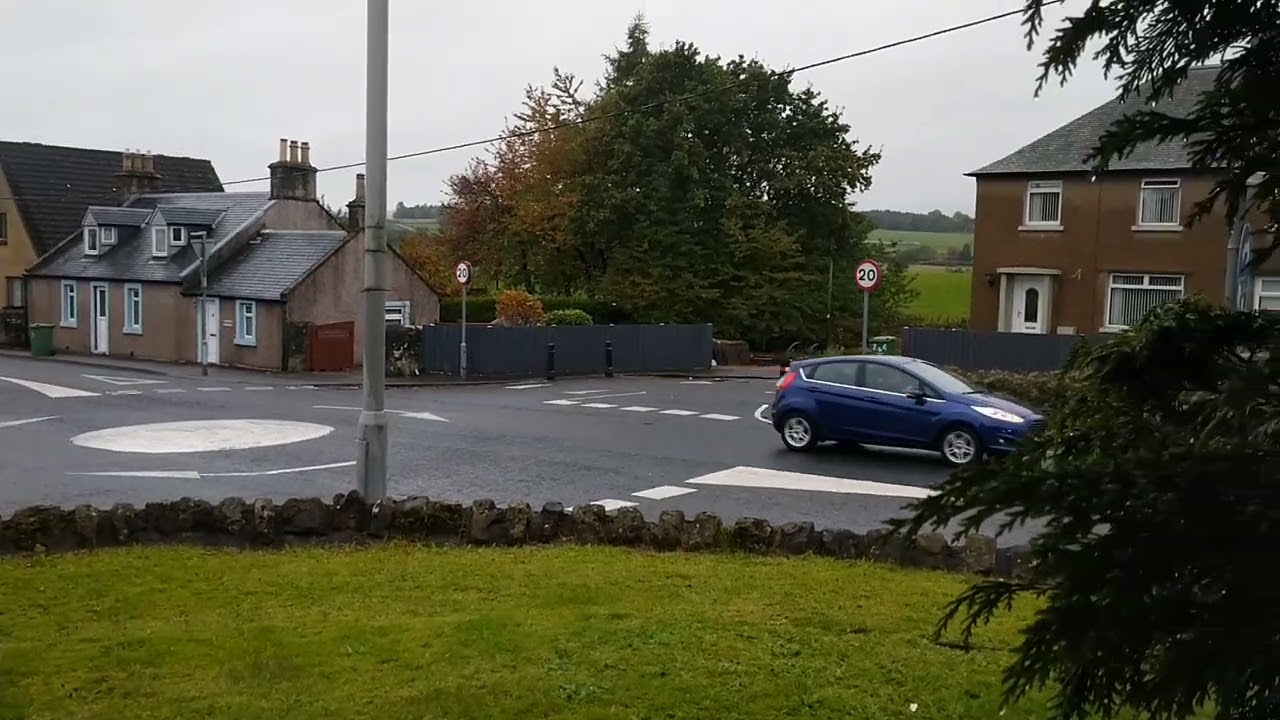 Scotland, Stirling, Mini Roundabout - YouTube
