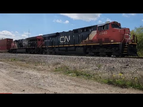 CN 2940 & CN 3125 Northbound - YouTube