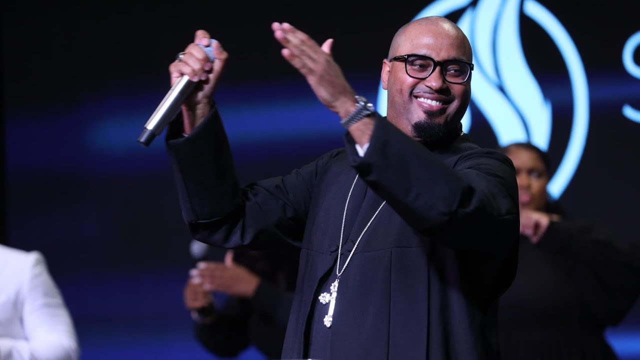 🔥 Old School Apostolic Song Medley Sets The Church On Fire | Pastor ...