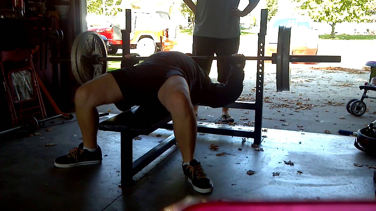 225 pound bench press for 18 reps - YouTube