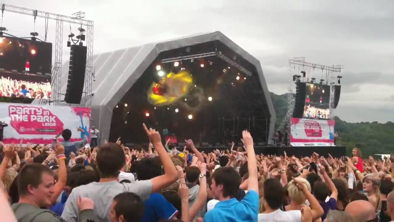 Dizzee Rascal - Bonkers (Party in the Park Leeds 2010) - YouTube