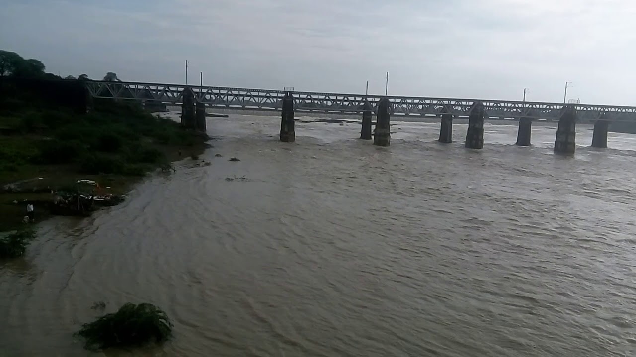 Flow of Chambal River in Nagda MP - YouTube