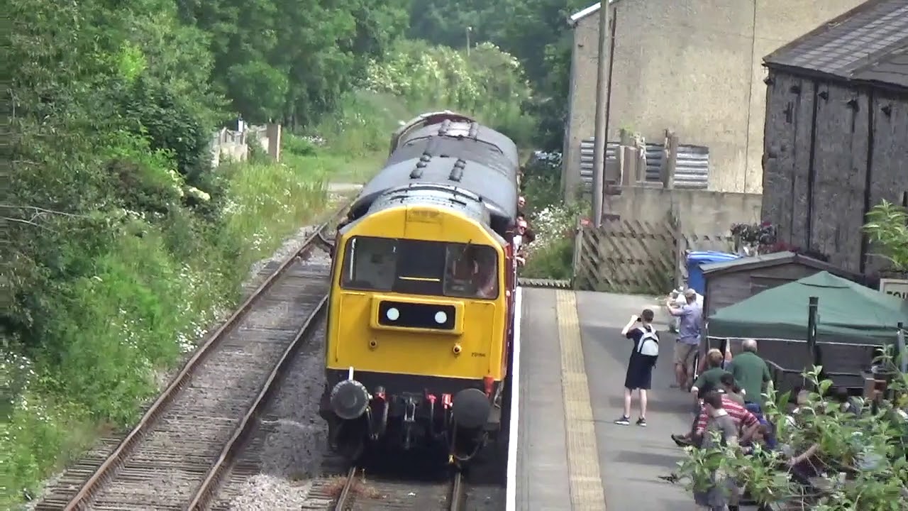 The First Train on Leyburn's Passing Loop - YouTube