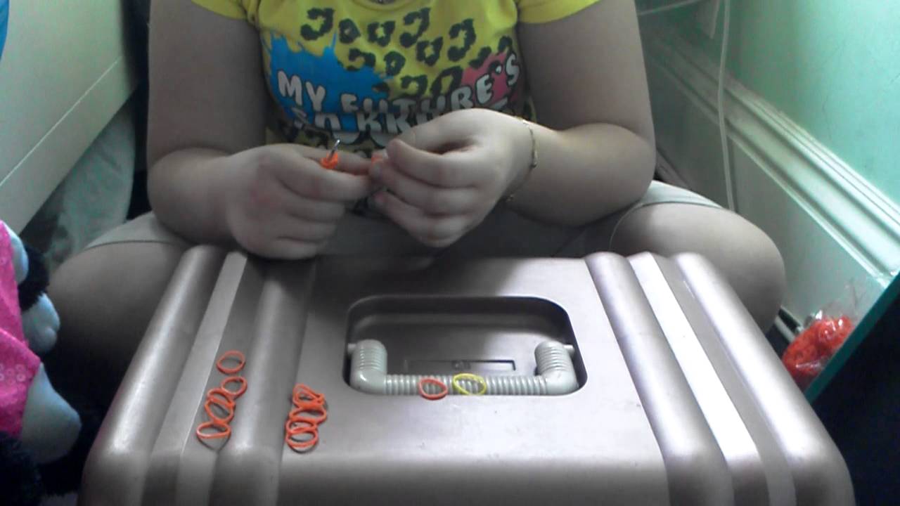 How to make basic rainbow loom flowers - YouTube