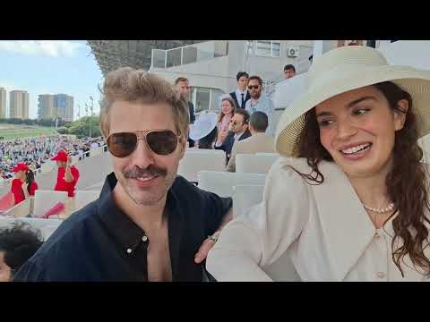 Ünlü oyuncuları gören tanıyamadı ! Gazi Koşusu'nu izleyen Aslı Bekiroğlu ve Furkan Palalı!!