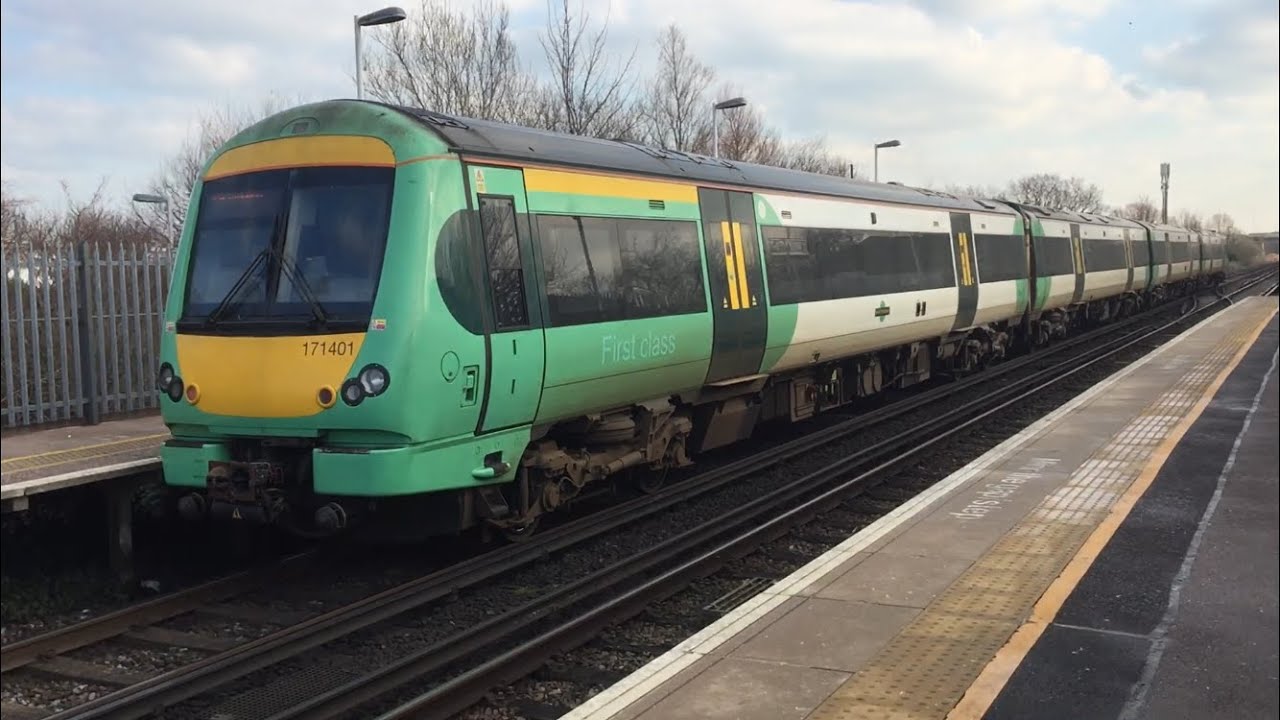 Class 171 Turbostar | 171 401 | Southern | Hampden Park | Monday 7th ...