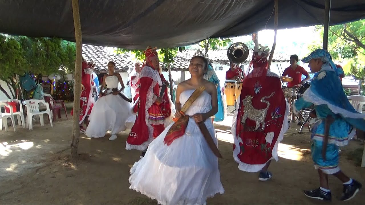 La Danza de los Moros haciendo sus mejores espectáculos en Pozolapa ...